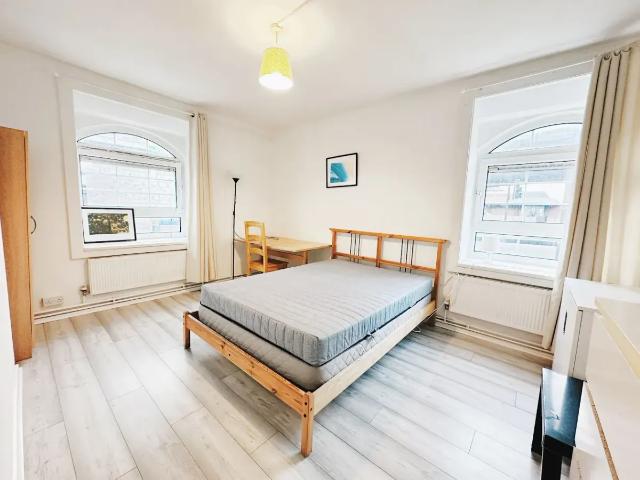 Barking IG11, Room to rent, £700 pcm | PrimeLocation