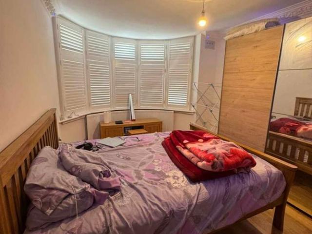 Barking IG11, Room to rent, £900 pcm | PrimeLocation