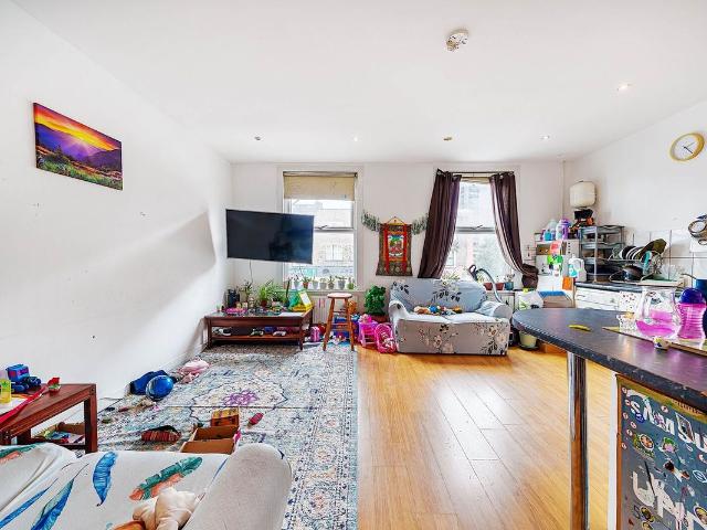 Barking Road, Canning Town, London E16, 2 bed flat to rent, £1,799 pcm | PrimeLocation
