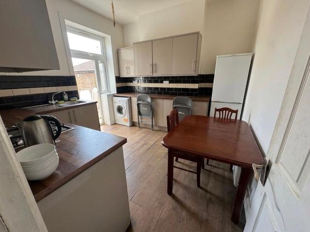 Barking Road, East Ham E6, 5 bed flat to rent, £3,350 pcm | PrimeLocation