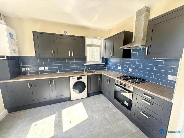 Barking Road, East Ham, London E6, 4 bed flat to rent, £3,000 pcm | PrimeLocation