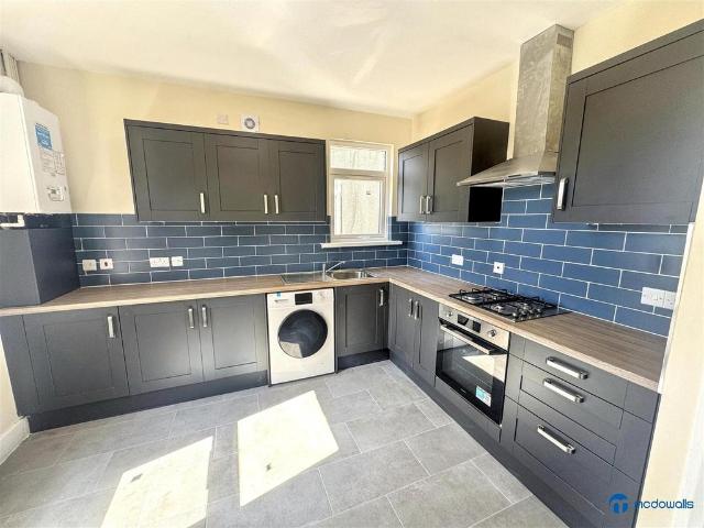 Barking Road, East Ham, London 4 bed apartment to rent £3,000 pcm £692 pw