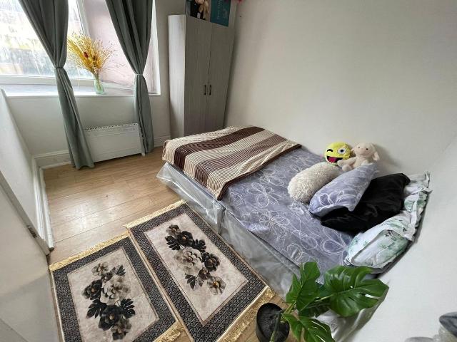Barking Road, London E6, Room to rent, £750 pcm | PrimeLocation