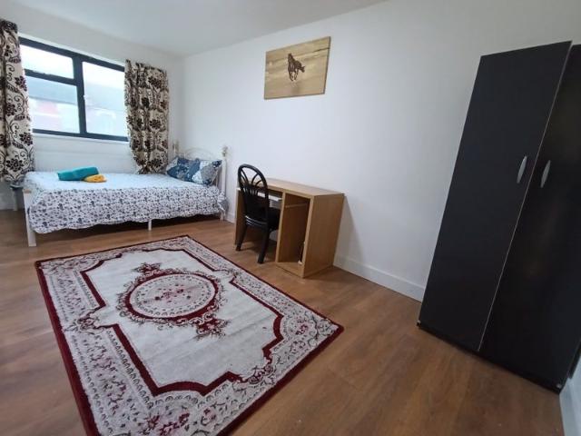 Barking Road, London E6, Room to rent, £850 pcm | PrimeLocation