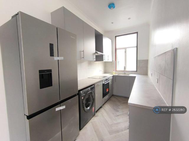 Barking Road, London, E13 2 bed flat to rent £1,795 pcm £414 pw