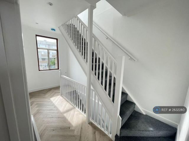 Barking Road, London, E13 2 bed flat to rent £1,850 pcm £427 pw