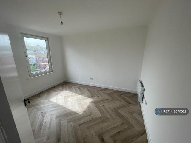Barking Road, London, E13 3 bed flat to rent £2,095 pcm £483 pw