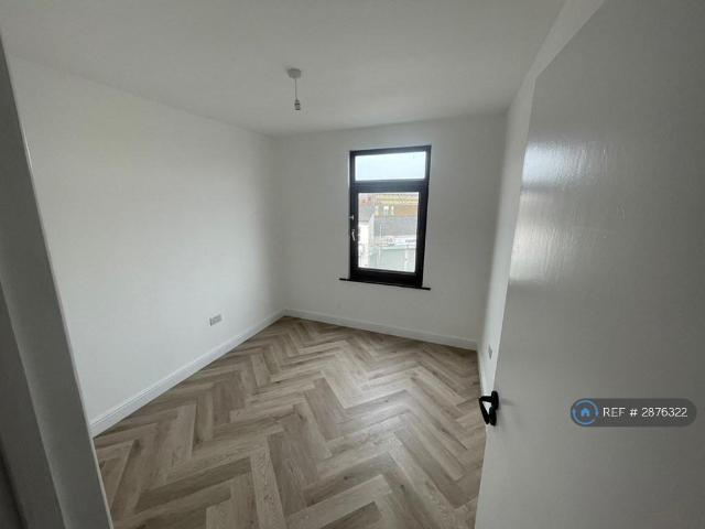Barking Road, London, E13 3 bed flat to rent £2,190 pcm £505 pw