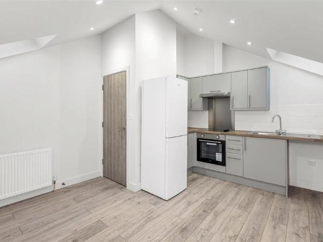 Barking Road, London, London 4 bed apartment to rent £2,350 pcm £542 pw