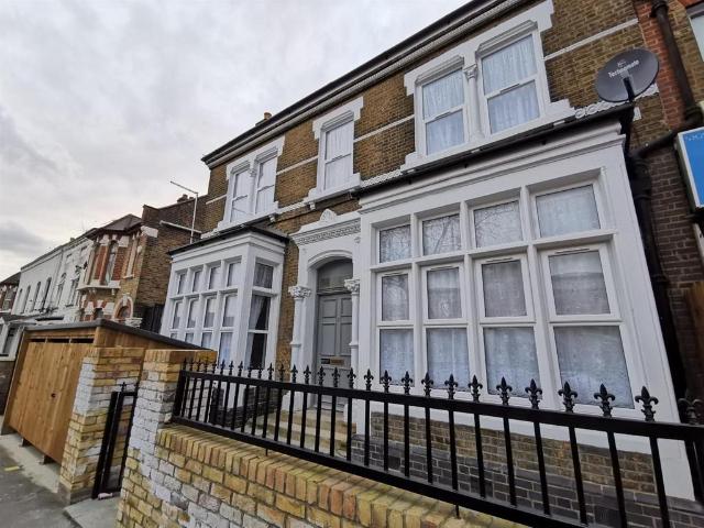 Barking Road, London, London 2 bed apartment to rent £1,800 pcm £415 pw