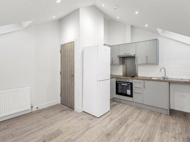 Barking Road, London, London E13, 4 bed flat to rent, £2,400 pcm | PrimeLocation