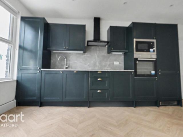 Barking Road, London 4 bed flat to rent £2,750 pcm £635 pw