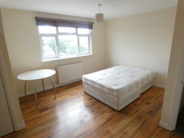 Barkingside High Street, Barkingside IG6, Studio to rent, £1,150 pcm | PrimeLocation