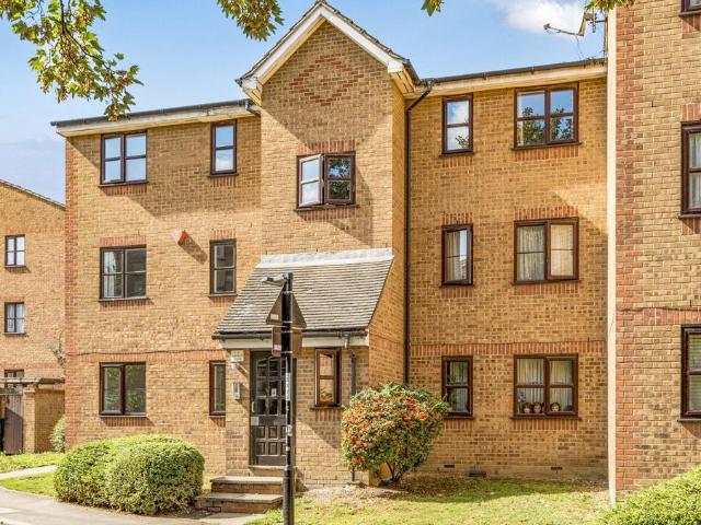 Barkwith House, Cold Blow Lane, New. 2 bed apartment to rent £1,650 pcm £381 pw