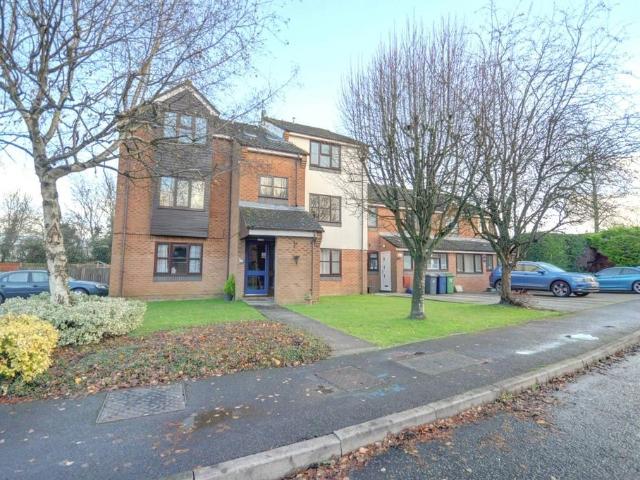 Barkus Way, Stokenchurch. 2 bed apartment to rent £1,150 pcm £265 pw