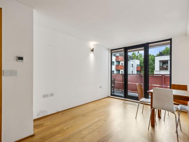 Barlby Road, North Kensington W10, 2 bed flat to rent, £2,800 pcm | PrimeLocation