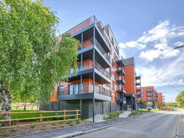 Barley Close, Greenhithe DA9, 2 bed flat to rent, £1,700 pcm | PrimeLocation