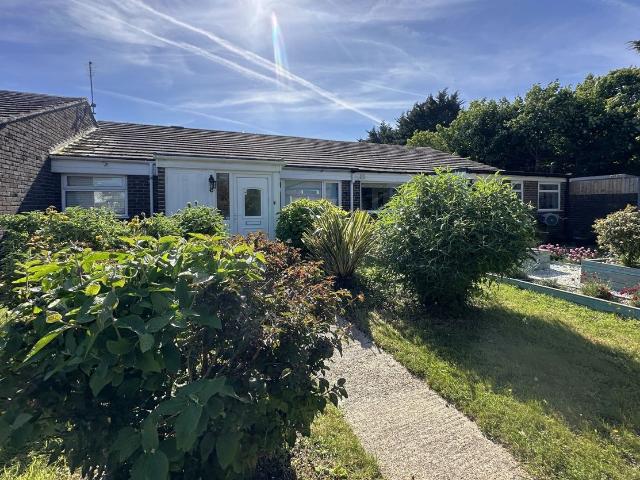 Barley Close, Martin Mill CT15, 2 bed bungalow to rent, £1,200 pcm | PrimeLocation