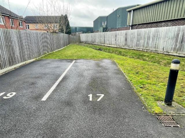 Barley Leaze 2 bed flat to rent £905 pcm £209 pw