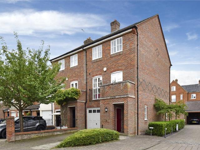 Barley Way, Marlow, Buckinghamshire, SL7 4 bed end of terrace house to rent £3,150 pcm £727 pw