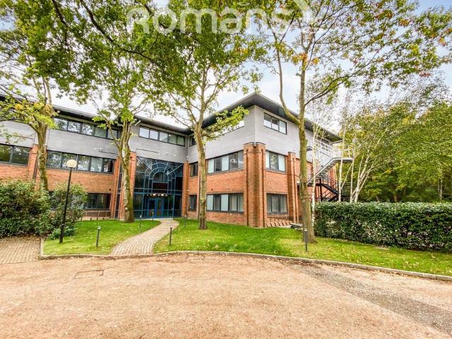 Barley Way, Fleet, Hampshire, GU51 1 bed flat to rent £1,150 pcm £265 pw