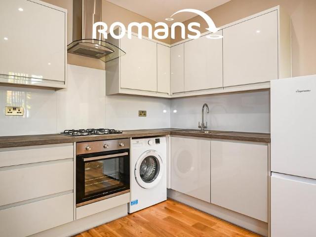 Barley Way, Fleet, Hampshire, GU51 3 bed flat to rent £1,600 pcm £369 pw