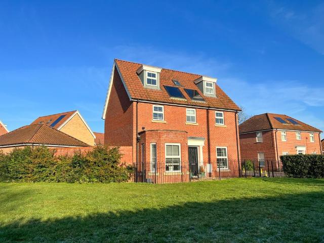 Barleycorn Way, Beck Row, BURY ST. 5 bed house to rent £2,300 pcm £531 pw