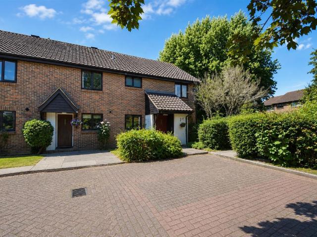 Barleymead, Horley RH6, 1 bed terraced house to rent, £1,250 pcm | PrimeLocation
