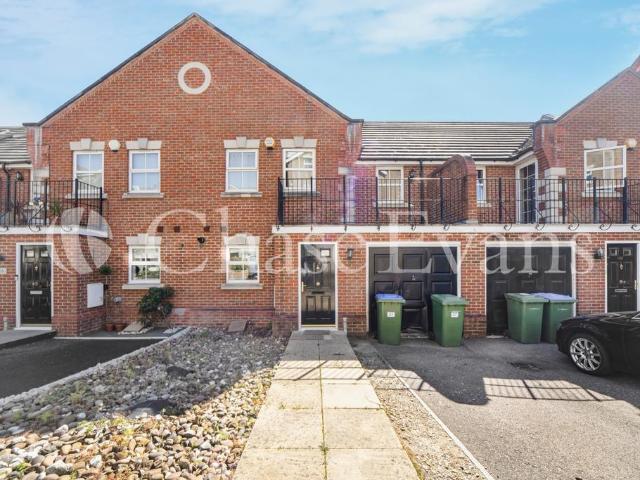 Barlow Drive, Kidbrooke, London, SE18 3 bed terraced house to rent £2,350 pcm £542 pw