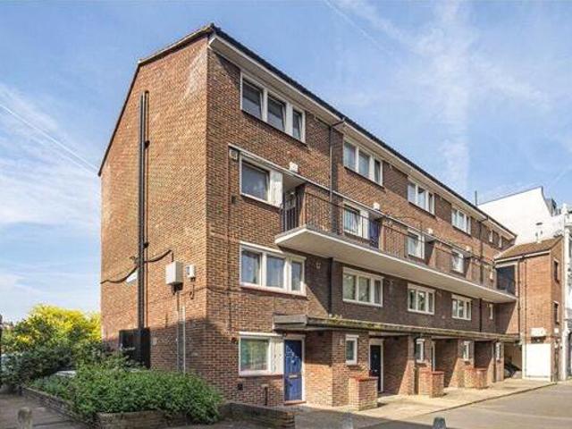 Barlow Street, London, 2 Bedroom Maisonette