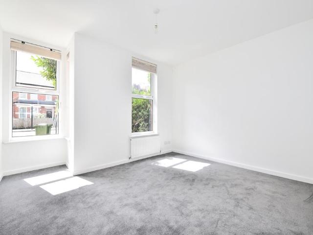 Barmeston Road Catford SE6 2 bed flat to rent £1,850 pcm £427 pw