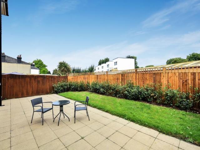 Barmeston Road London SE6 2 bed flat to rent £2,000 pcm £462 pw