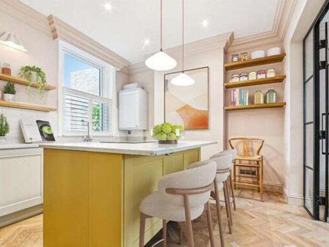 Barmouth Road, Wandsworth, 2 Bedroom Apartment