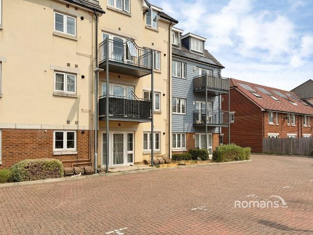 Barn Avenue, Aldershot, Hampshire GU12, 1 bed flat to rent, £1,100 pcm | PrimeLocation
