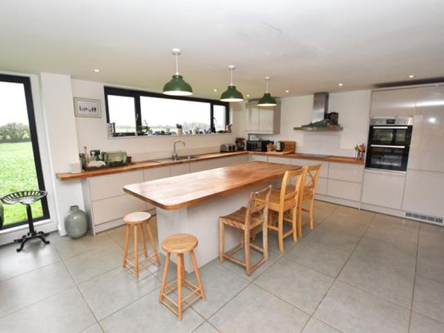 Barn conversion to rent in The Forstal, Preston, Canterbury CT3