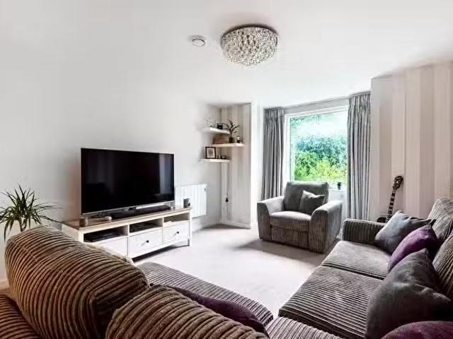 Barn Conversion To Rent In Frimley Road, Camberley, GU15