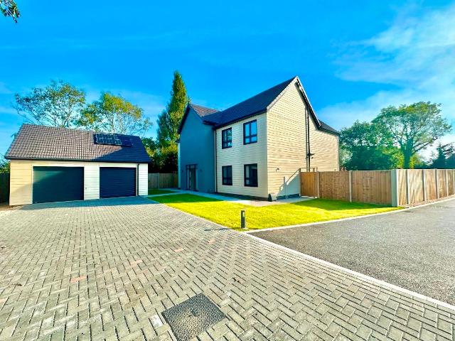Barn Farm, Cranfield Park Road, Wickford SS12, 5 bed detached house to rent, £4,500 pcm | PrimeLocation