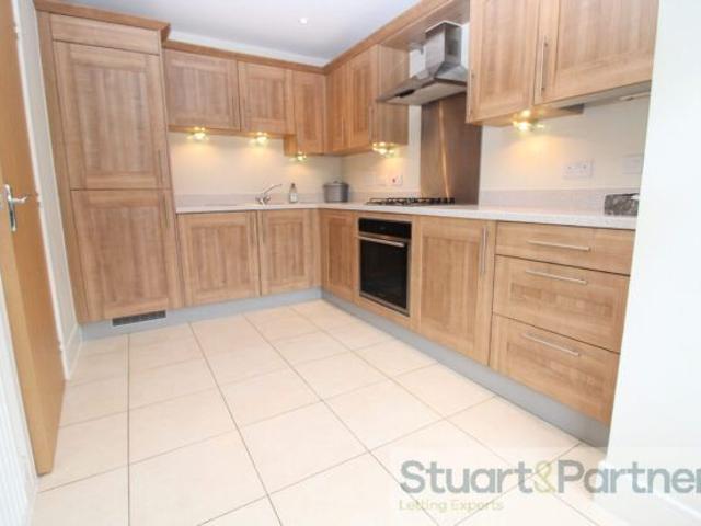 Barncroft Drive, Lindfield RH16, 4 bed terraced house to rent, £2,100 pcm | PrimeLocation