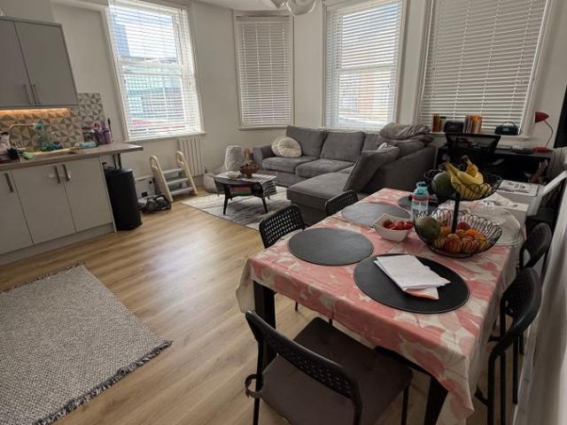 Barnard Close, Woolwich SE18, 2 bed flat to rent, £1,695 pcm | PrimeLocation