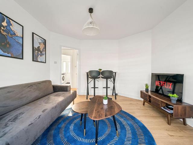 Barnard Gardens, Hayes UB4, 2 bed flat to rent, £2,495 pcm | PrimeLocation