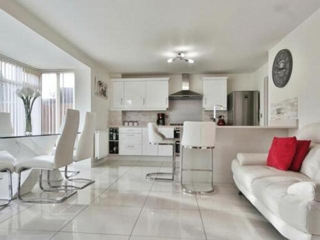 Barnard Park, Kingswood, 4 Bedroom Detached