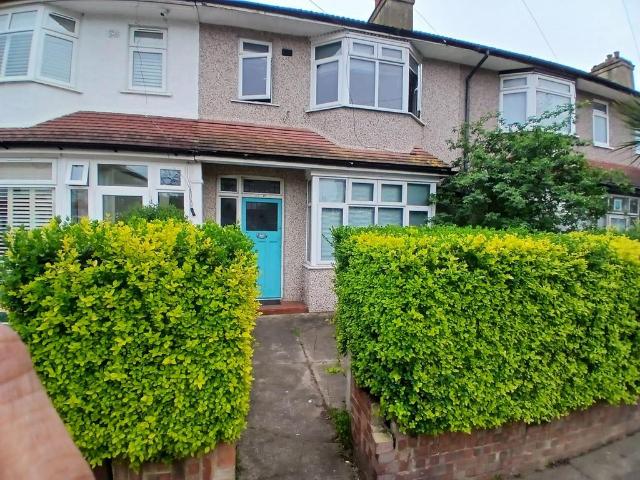 Barnard road, Mitcham, CR4 4 bed terraced house to rent £2,399 pcm £554 pw