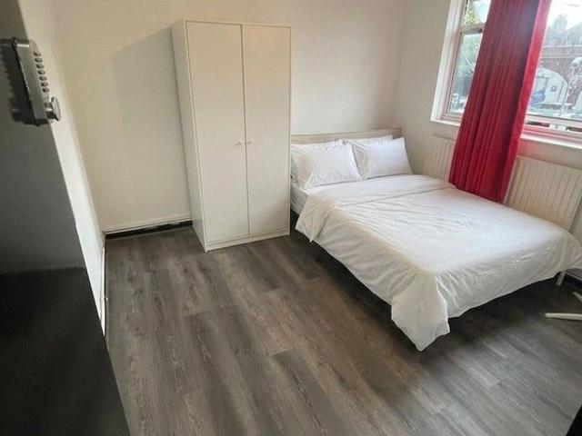 Barnardo Street, London E1, Room to rent, £990 pcm | PrimeLocation
