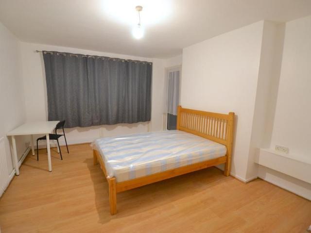 Barnardo Street, London E1, 4 bed flat to rent, £2,799 pcm | PrimeLocation