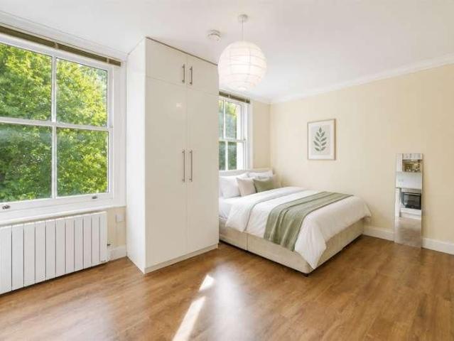 Barnborough Gardens, W12