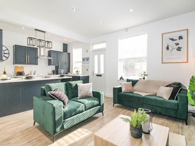 Barnbrough Street, Burley, Leeds, West Yorkshire LS4, 4 bed end terrace house to rent, £2,340 pcm | PrimeLocation