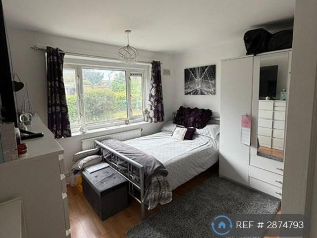 Barnes, London, SW13 2 bed flat to rent £2,450 pcm £565 pw