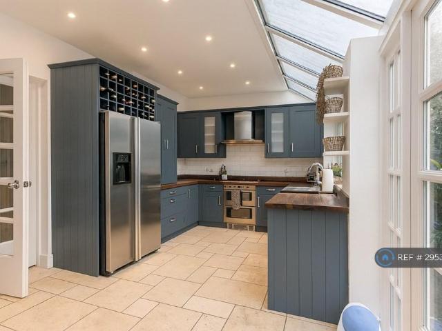 Barnes, London, SW13 4 bed semi detached house to rent £5,400 pcm £1,246 pw