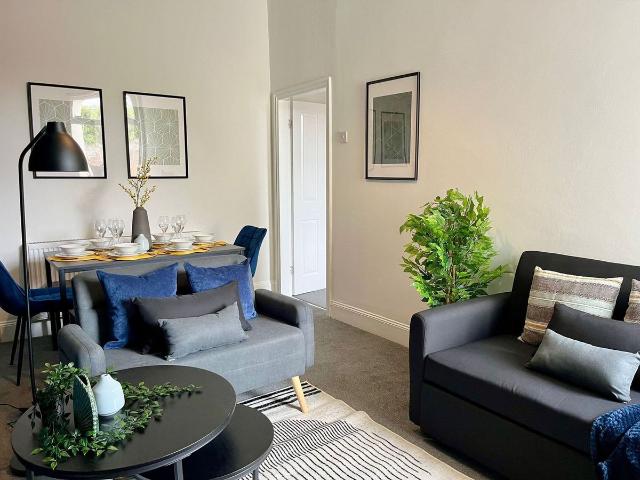 Barnes SR4, 2 bed flat to rent, £1,413 pcm | PrimeLocation