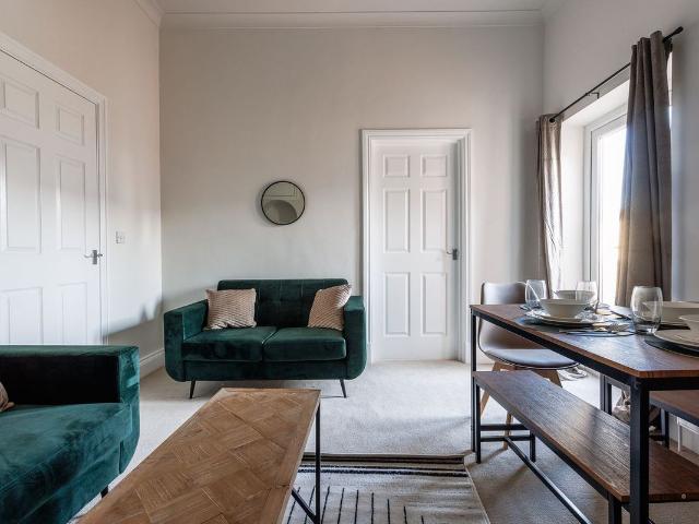 Barnes SR4, 3 bed flat to rent, £2,004 pcm | PrimeLocation